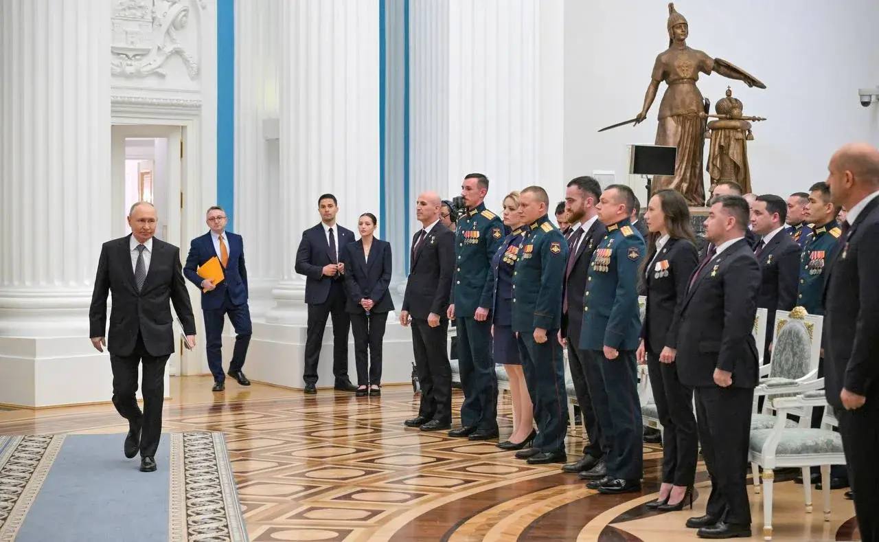 Президент России Владимир Путин встретился с выпускниками программы ...